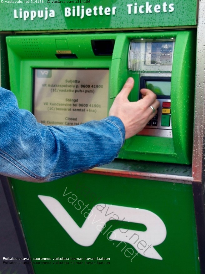 Kuva: Suljettu lippuautomaatti - vr rautatiet lipunmyynti suljettu ...