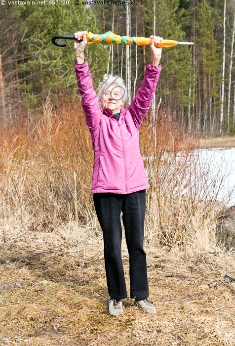 Kuva: Keväällä vanhakin nuortuu - vanhus pirteä iloinen hymyilevä ...