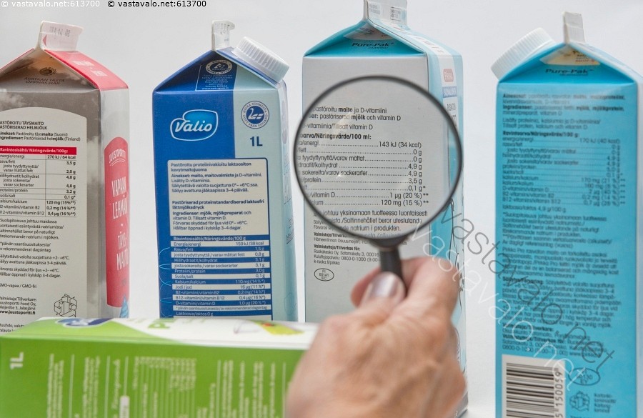 Kuva: Mistä maito koostuu? - lukee tutkii selvittää vertailla valita ...