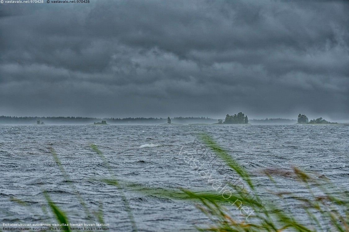 Kuva: Merellä myrskyää - myrsky meri synkkä taivas tuulinen merimaisema ...