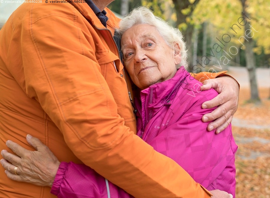 Kuva: Turvallinen ja luottavainen olo - vanhus turva huolenpito hoiva ...