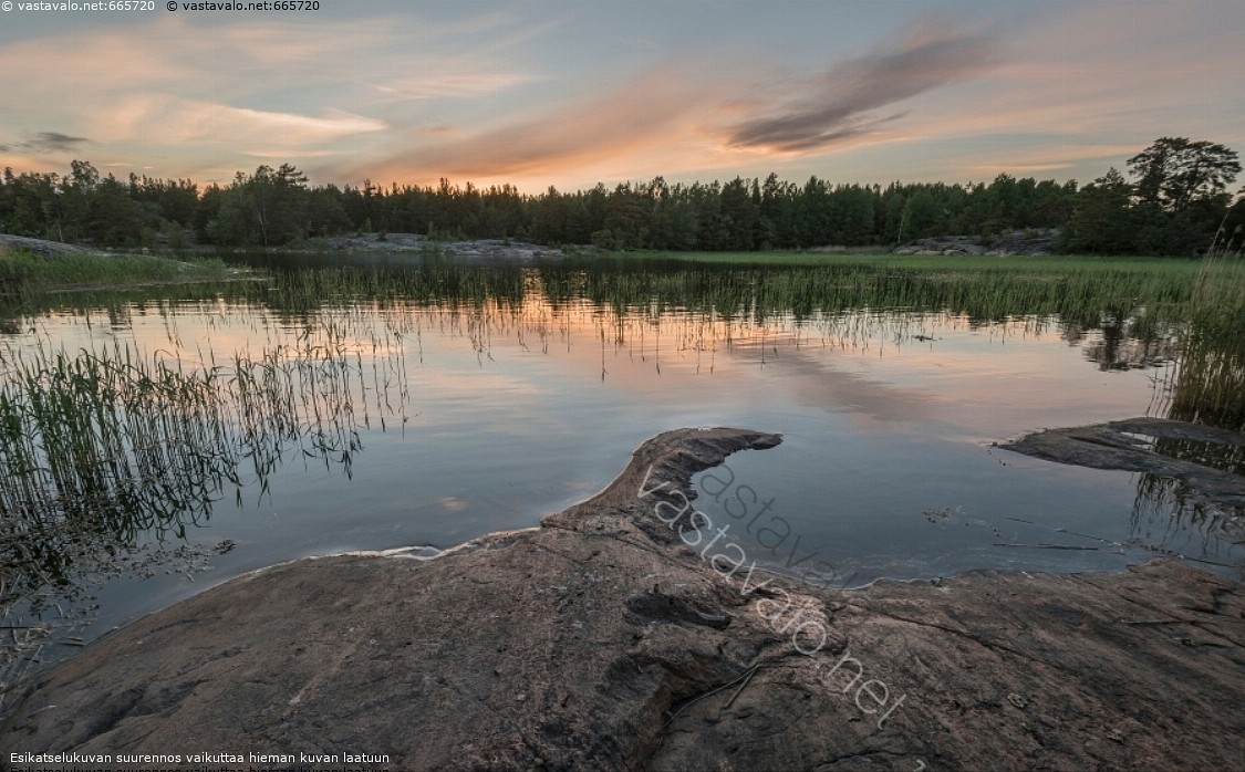 Kuva: Tyyni - meri iltarusko kesä kallio ranta rantakallio maisema ilta ...