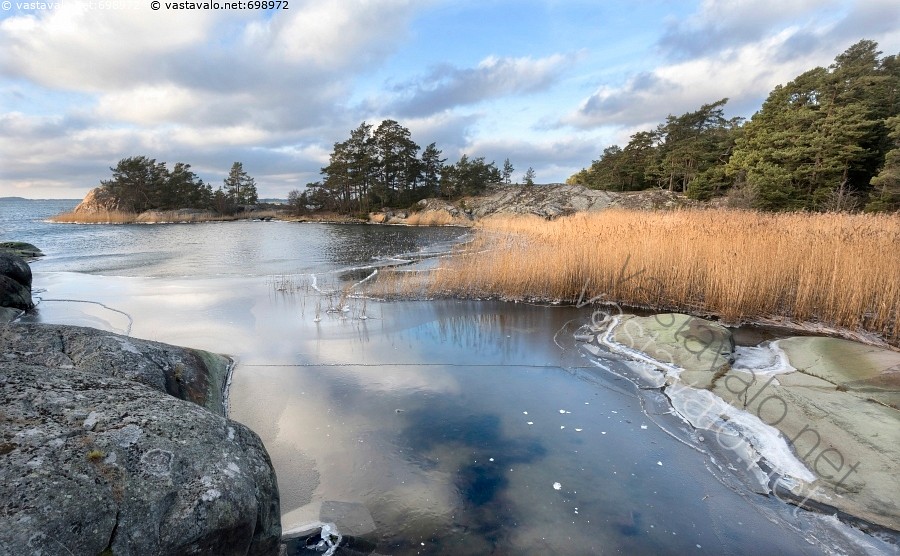 Kuva: Alkutalvea - meri Itämeri kallio rantakallio talvi maisema ...