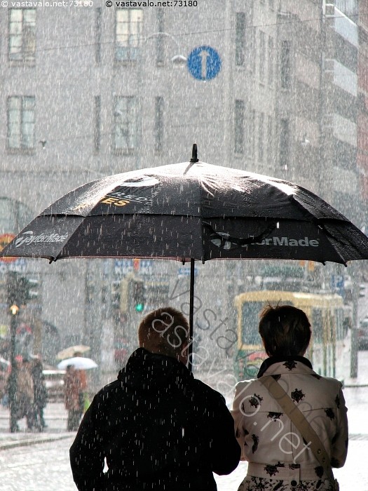 Kuva: Sade - sade sataa sadesää sateenvarjo sateensuoja vesisade ...