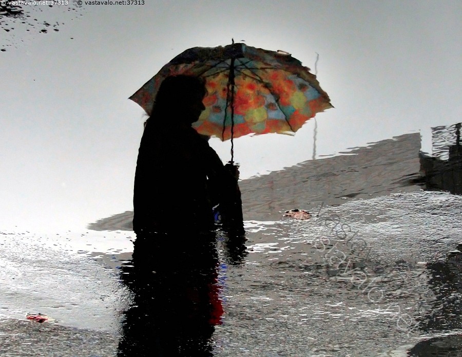 Kuva: Sade 3 - Sade sataa sateenvarjo sateensuoja värikäs heijastus ...