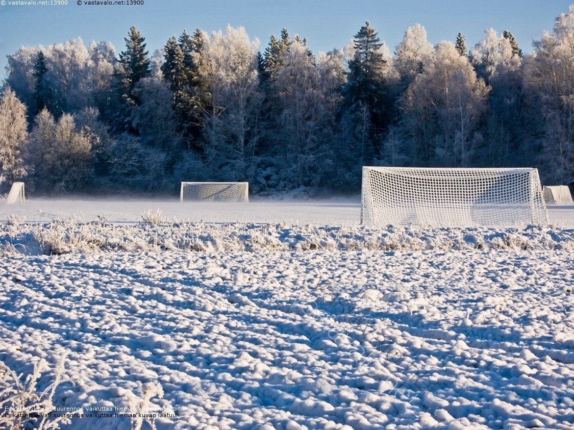 Kuva: Verkot - jalkapallo maalit tyhjä kenttä peli urheilu talvi lumi ...
