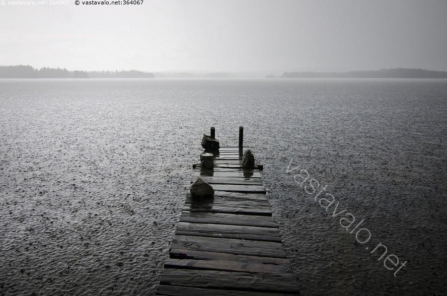 Kuva: Sade III - sade vesi järvi pisara tyyni pinta sataa rankkasade ...