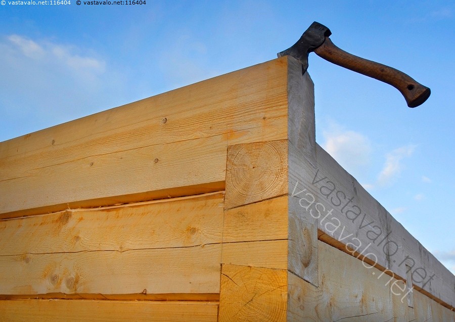 Kuva: Hirsikehikko ja kirves - hirsi hirsirakennus kehikko hirsikehikko ...