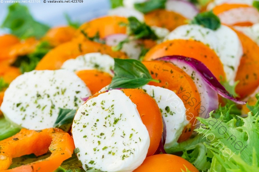 Kuva: Salaattia - kevyt ruoka terveellinen salaatti mozzarellasalaatti ...