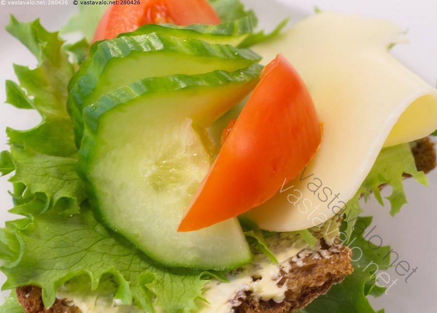 Kuva: Rukiinen välipala - ruisleipä jälkiuunileipä margariini levite ...