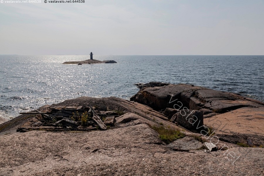 Kuva: Majakkaniemi Rankki - meri vesi tyyni ranta kallio rantakallio ...