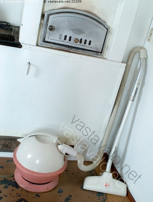 Kuva: Imuri - pölynimuri vanha Hoover siivous siivoaminen uuni letku ...