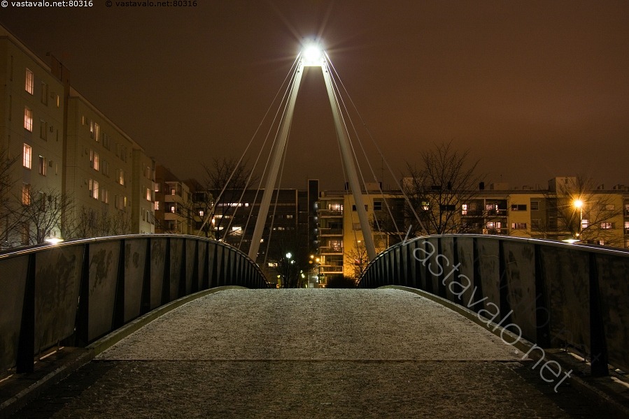 Kuva: Ruoholahti - Silta yöllä 2 - Ruoholahti Helsinki silta kaide ...