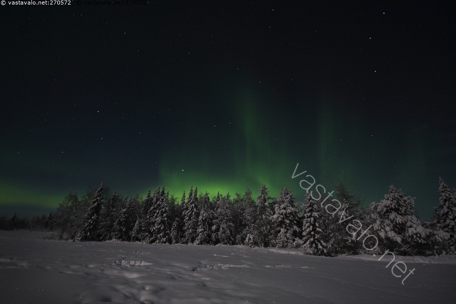 Kuva: Reiskat 8 - aurora borealis revontulet taivaantulet väri värikäs ...