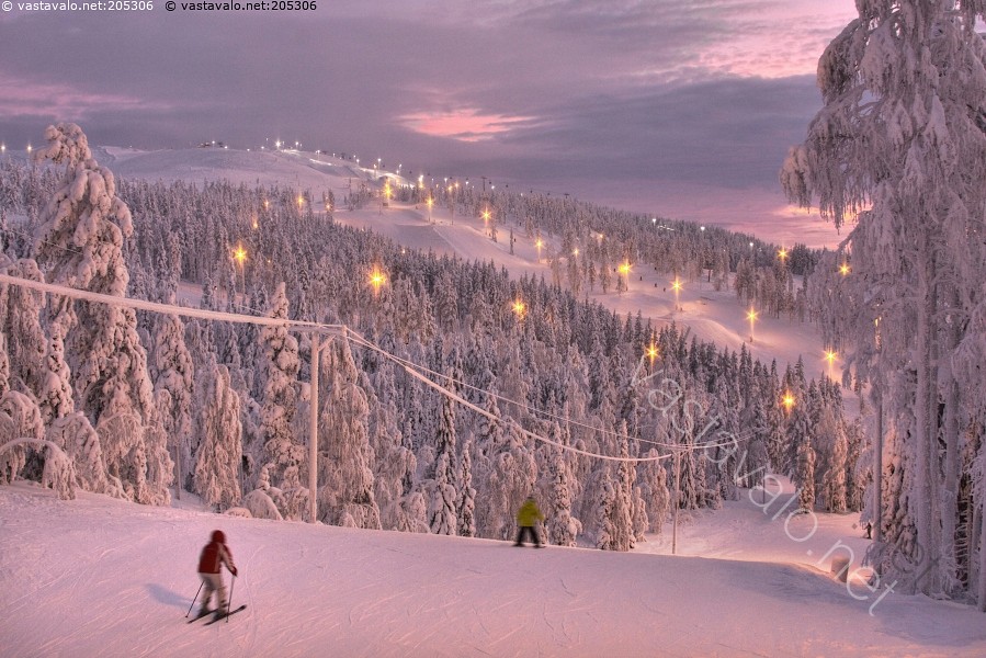 Kuva: Rinteessä - rinne mäki laskettelu laskettelurinne harrastus vapaa ...