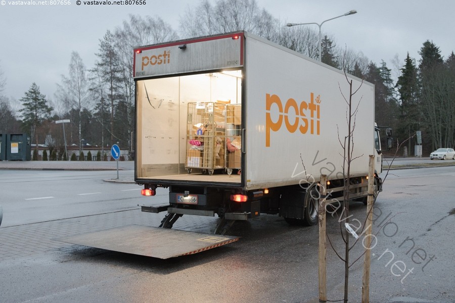 Kuva: Postin jakeluauto - Posti jakeluauto kuljetus nostolava paketti ...