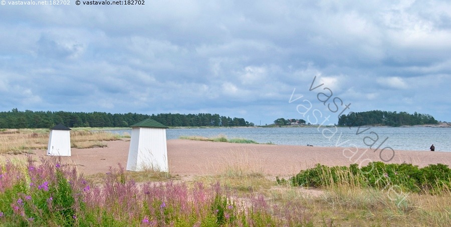 Kuva: pukukopit - uimaranta uimahuone pukukoppi hanko hiekkaranta ranta ...