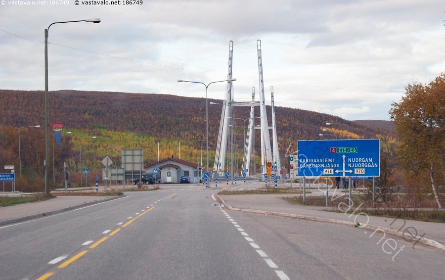 Kuva: Utsjoki - utsjoki raja silta kyltti tie autotie matka matkailu ...