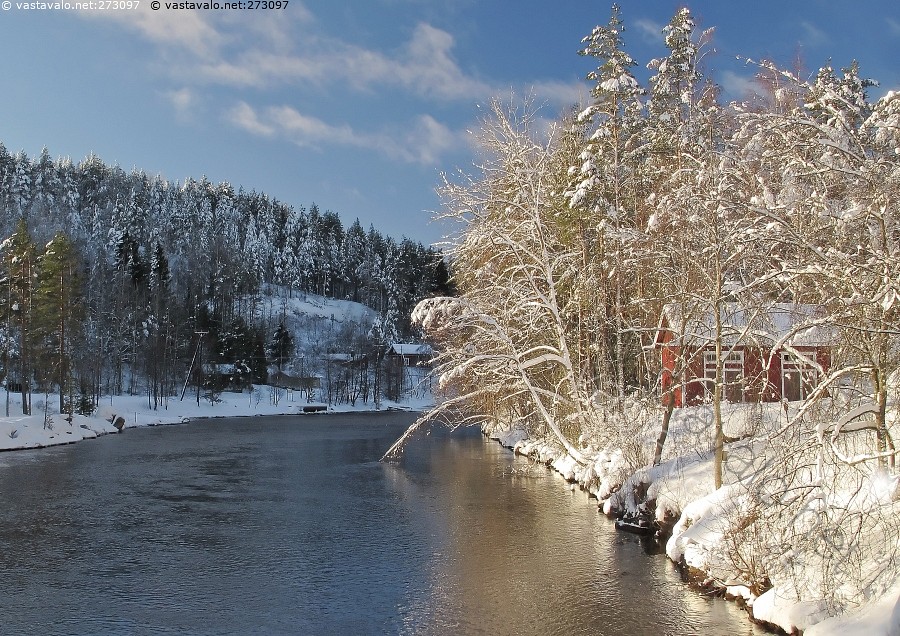 Kuva: Tammikuinen joki - tammikuinen joki jokipenkka joenpenkka talvi ...