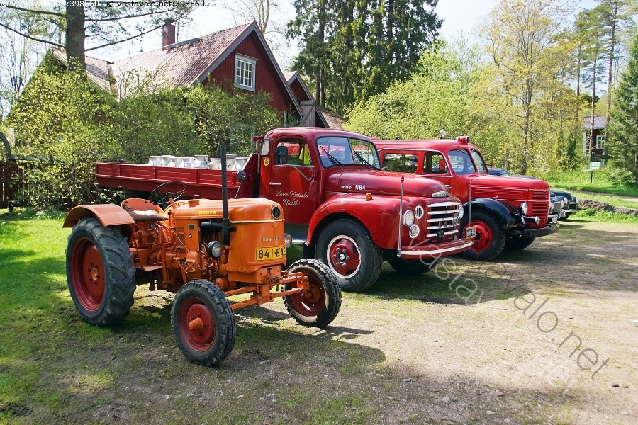 Kuva: Näyttely - vanhojen moottoriajoneuvojen näyttely traktori Deutz ...
