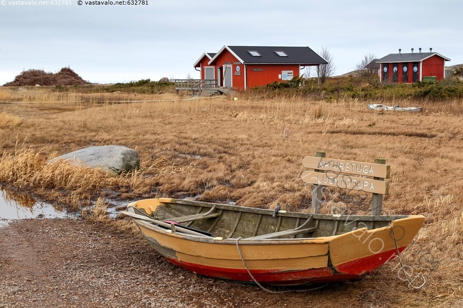 Kuva: Vene - rannalla ranta saaristo ulkosaaristo puuvene soutuvene ...