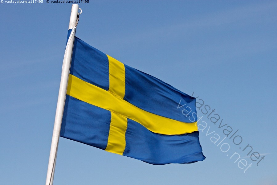 Kuva: Ulosliputus - Ruotsin lippu liehuu liehua lippusalko lipputanko ...