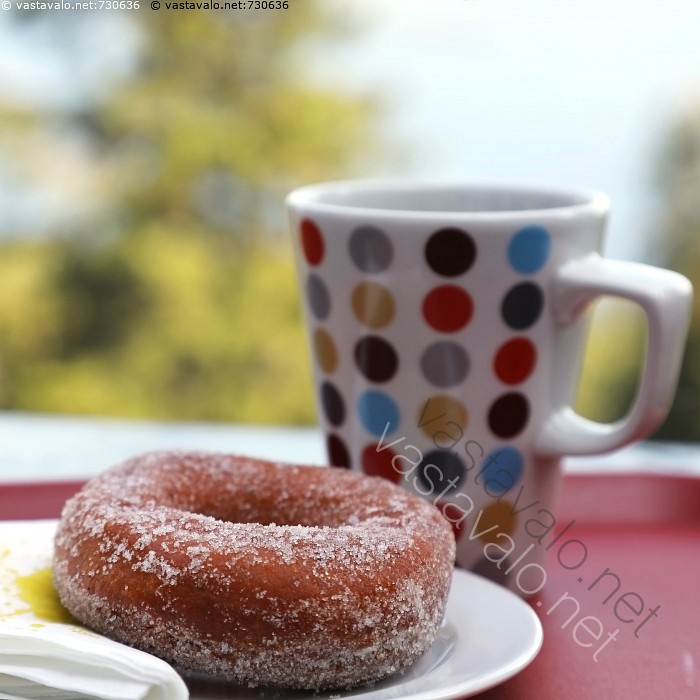 Kuva: Munkkirinkilä ja kahvimuki - munkki sokerimunkki sokerinen ...