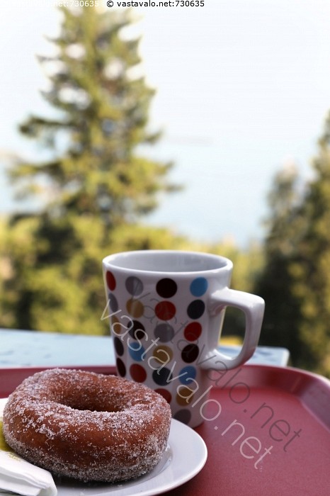 Kuva: Kahvilla näköalaravintolassa - munkki sokerimunkki sokerinen ...