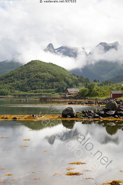 Kuva: Usvaa vuorten yllä - Olderfjorden usva usavainen sumu sumuinen ...