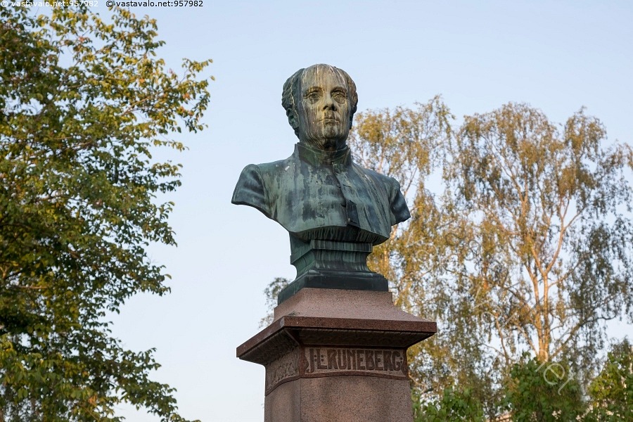 Kuva: Maankuulu pietarsaarelainen - Johan Ludvig Runebergin patsas ...