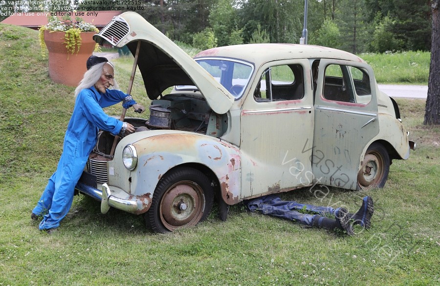 Kuva: Autonkorjaajat työssään - autonkorjaaja autonkorjaajat auto auton ...