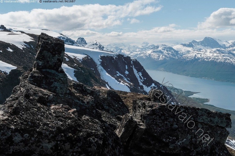 Kuva: Norjalaista vaellusmaastoa - luminen tunturi Falsnesfjellet Lappi ...