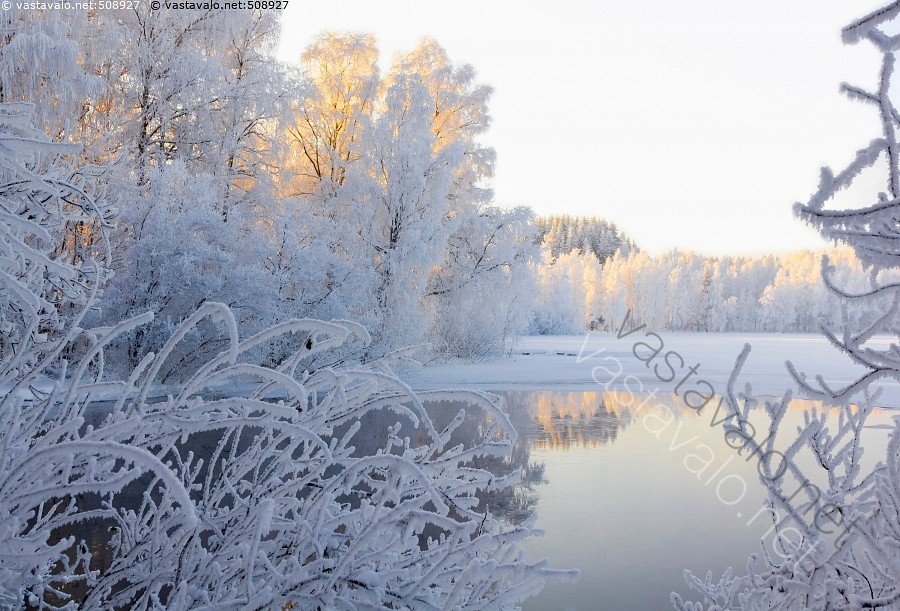 Kuva: Talvimaisema - joki Muuramenjoki virta virtaava sula talvi ...