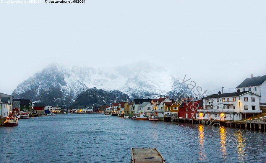 Kuva: Henningsvær - kylä asutus talo talot kalastajakylä vuono satama ...