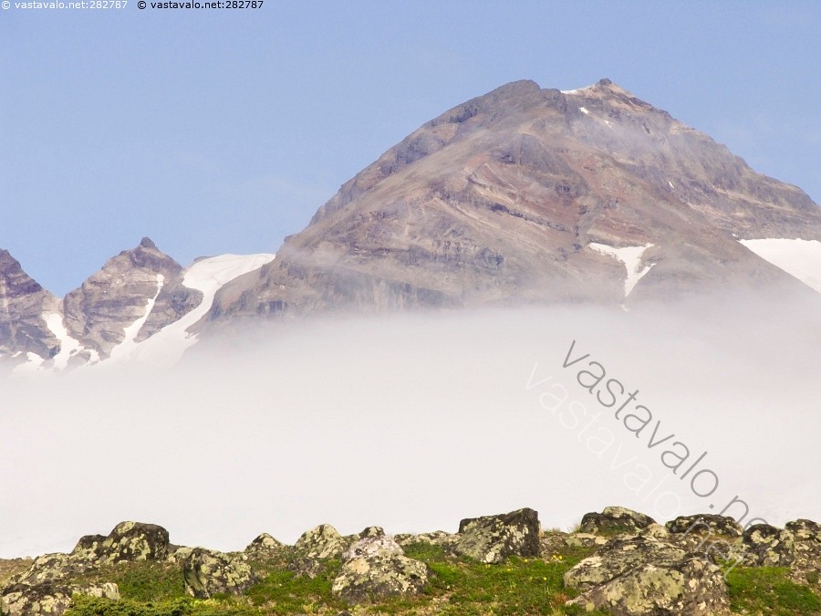 Kuva: Sumuiset vuoret - asumaton erämaa vuori vuoret tunturi tunturit ...