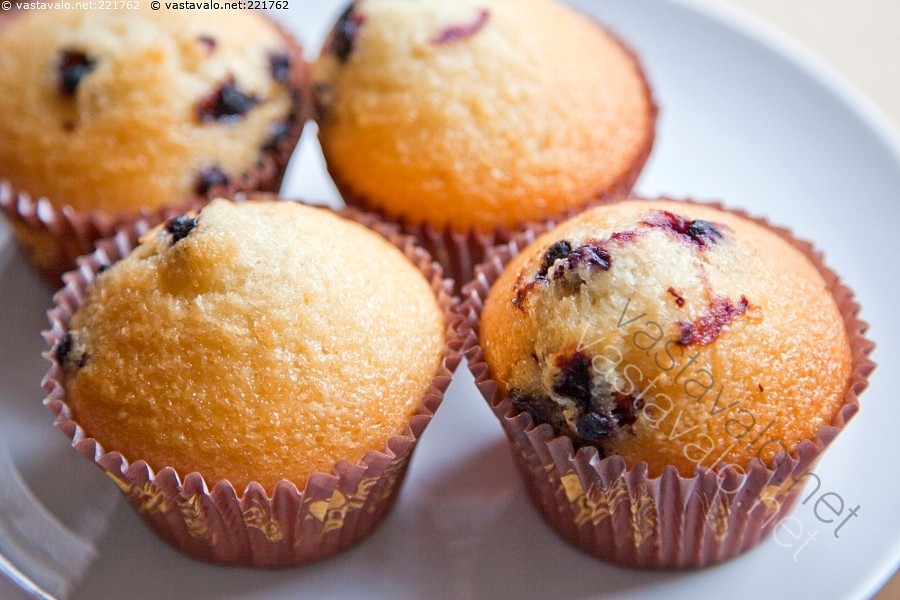 Kuva: Mustikkamuffinssit - leivos leipominen leivonnainen muffinssi ...