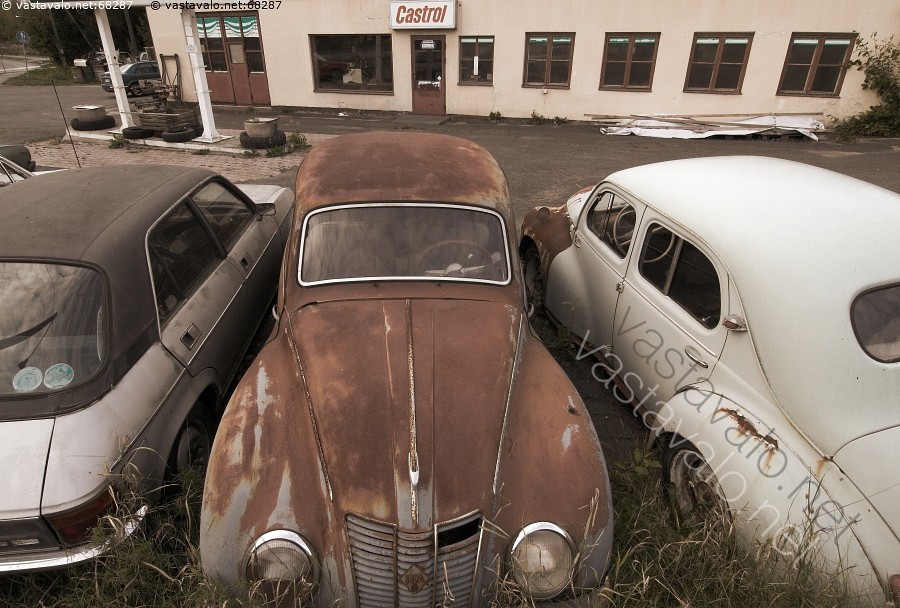 Kuva: Rumankauniit romuautot - autokorjaamo romupiha vanha auto ruoste ...