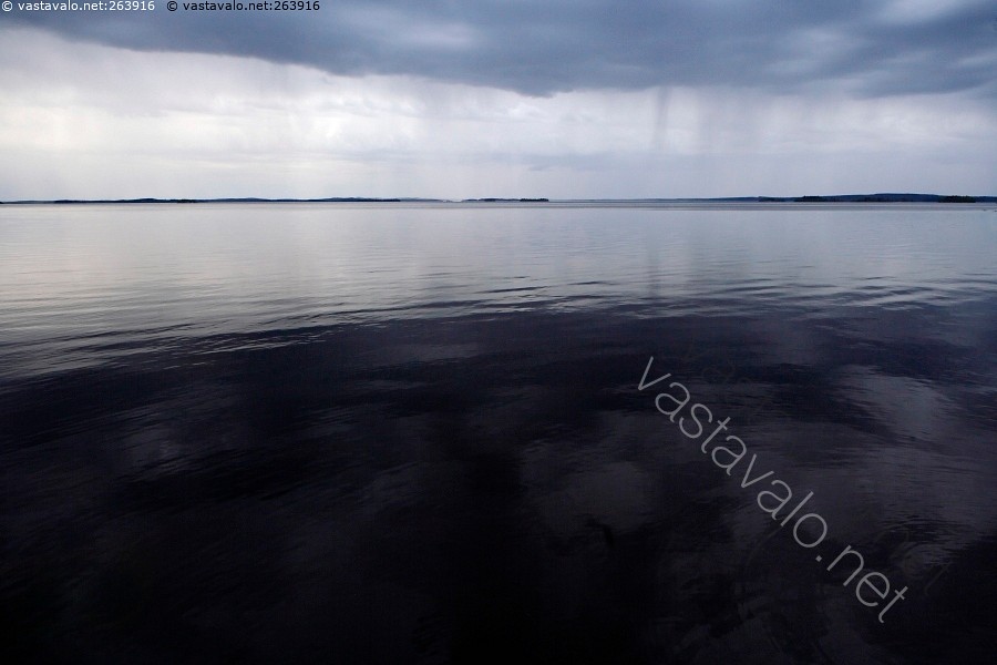 Kuva: Sadekuuron pimentämä - sade vesisade sadejuova pilvi kuuropilvi ...