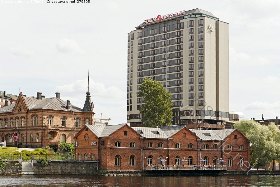 Kuva: Hotel Ilves - rakennus kerrostalo korkea hotelli kaupunki maisema ...