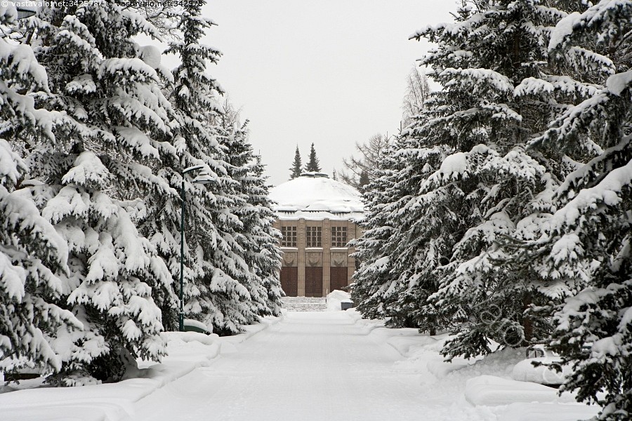 Kuva: Luminen käytävä - kappeli krematorio hautausmaa käytävä kuusi ...