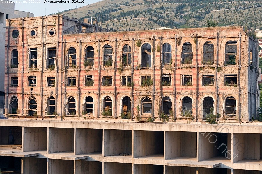 Kuva: Hotellin rauniot - raunio julkisivu hajonnut rikkoutunut ...