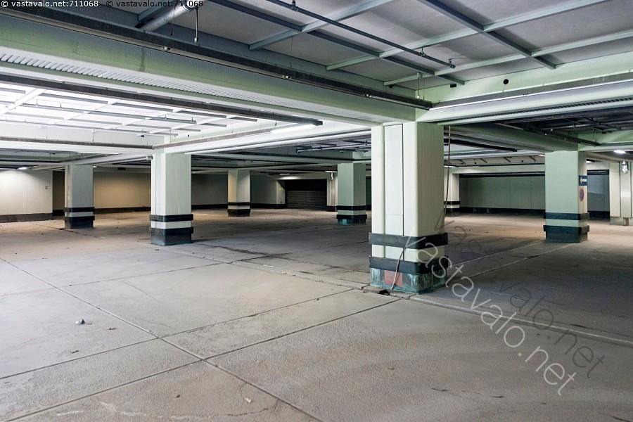 Kuva: Autio pysäköintihalli - pysäköintihalli tila tyhjä autio rakennus ...