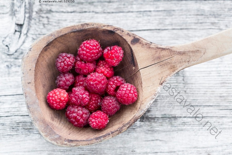 Kuva: Kauha ja vadelmat - vadelma vadelmat vadelmia Rubus idaeus ...