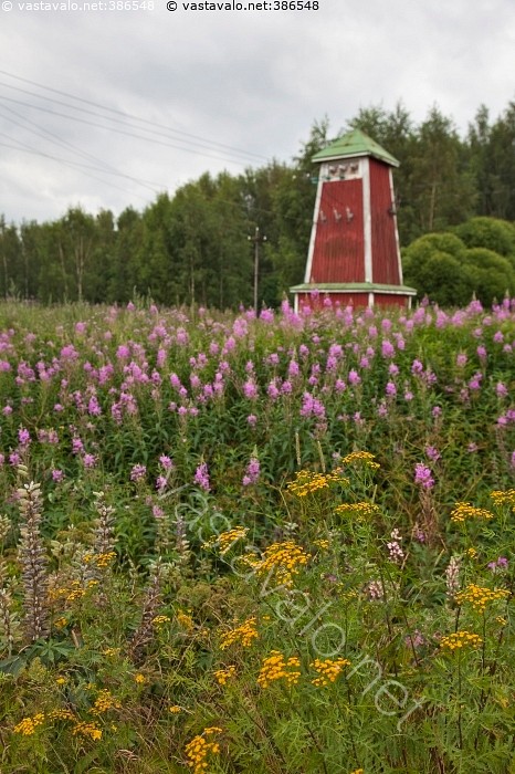 Kuva: Vanha muuntaja 2 - muuntajarakennus punainen avolinja avojohdin ...