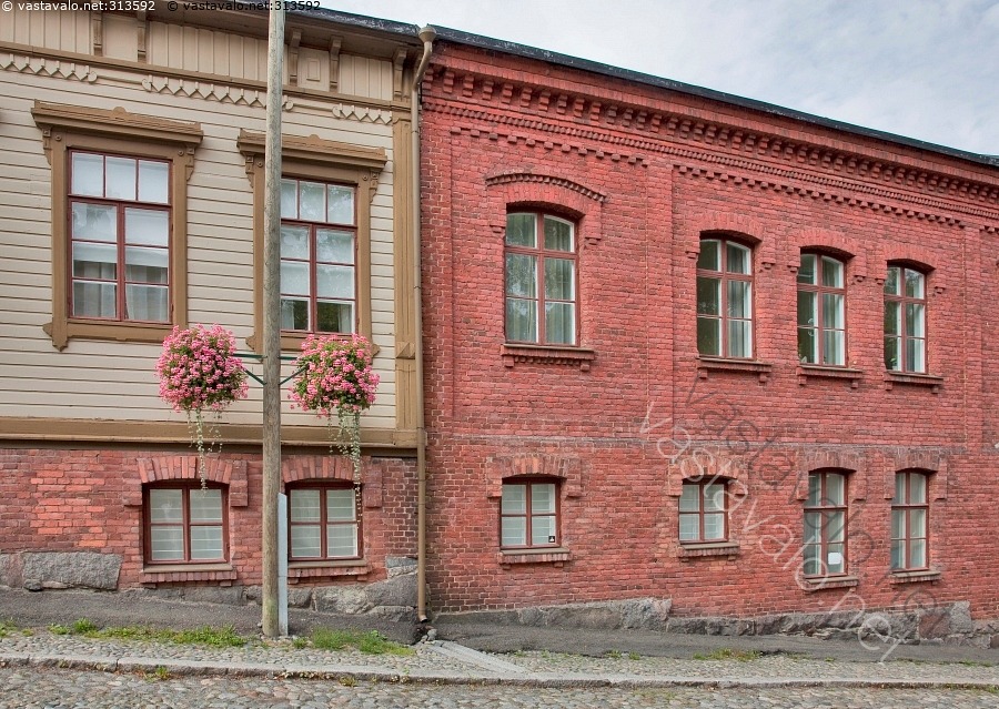 Kuva: Vanhat rakennukset - tiilirakennus tiilitalo tiili tiilet ikkuna ...