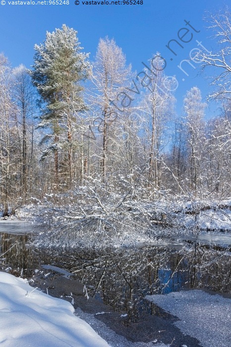 Kuva: Lunta joella - talvi talvinen joki Vääksynjoki lumipeite lumi ...
