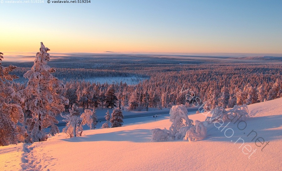 Kuva: Auringonlasku ja maisematie - tunturi tunturit Yllästunturi Lapin ...