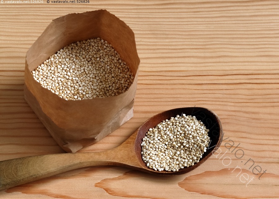 Kuva: Kvinoaa pussista - kvinoa quinoa kinua Chenopodium hiotut ...