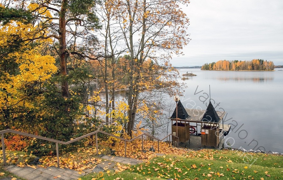 Kuva: Uimalaituri - ruska ruskamaisema järvi järvimaisema syksyinen ...