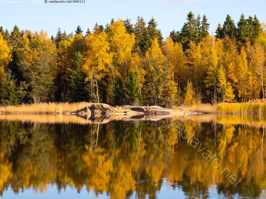 Kuva: Syysvärit - Itämeri Pohjanlahti heijastua veteen heijastus ...